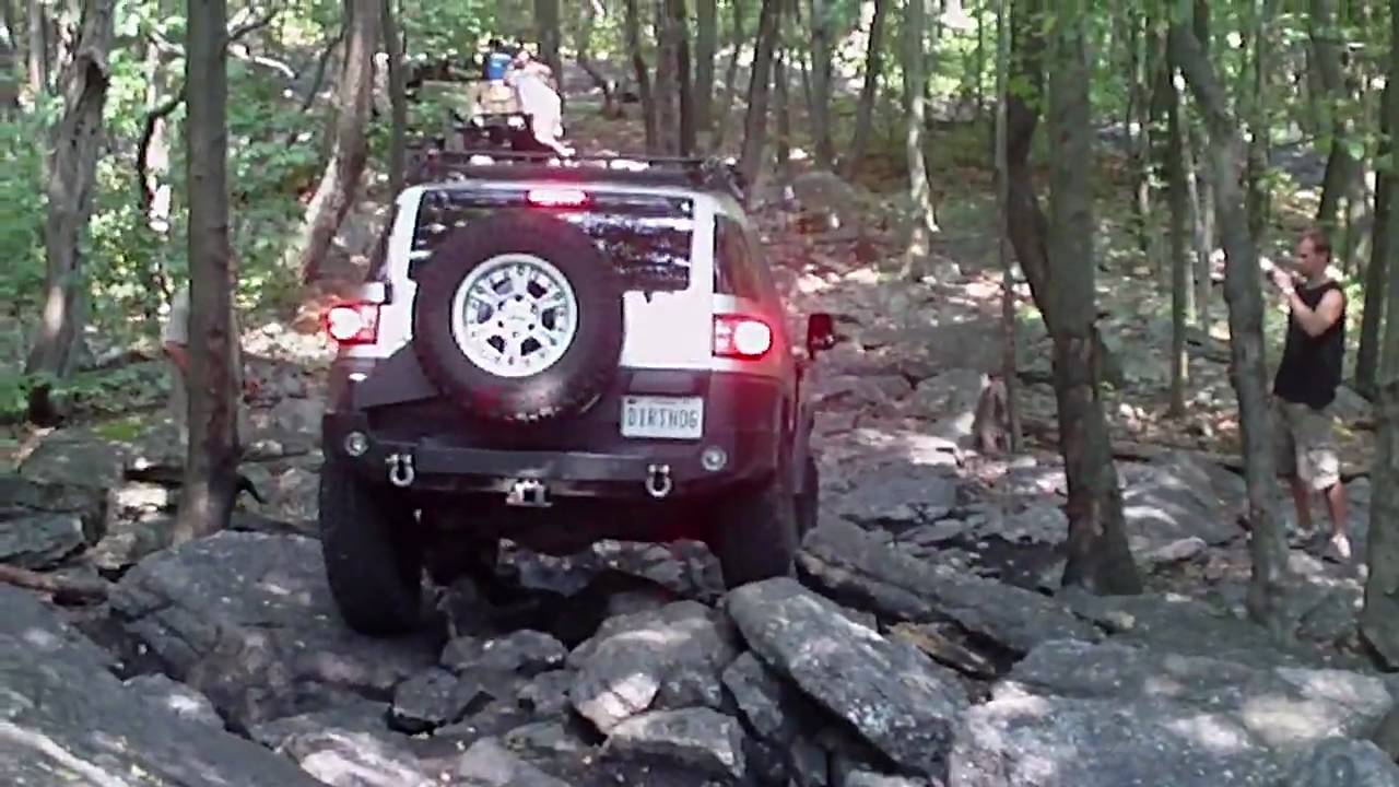 FJ Cruiser on "Yellow Jacket" rock crawling obstacle at Rausch Creek ...