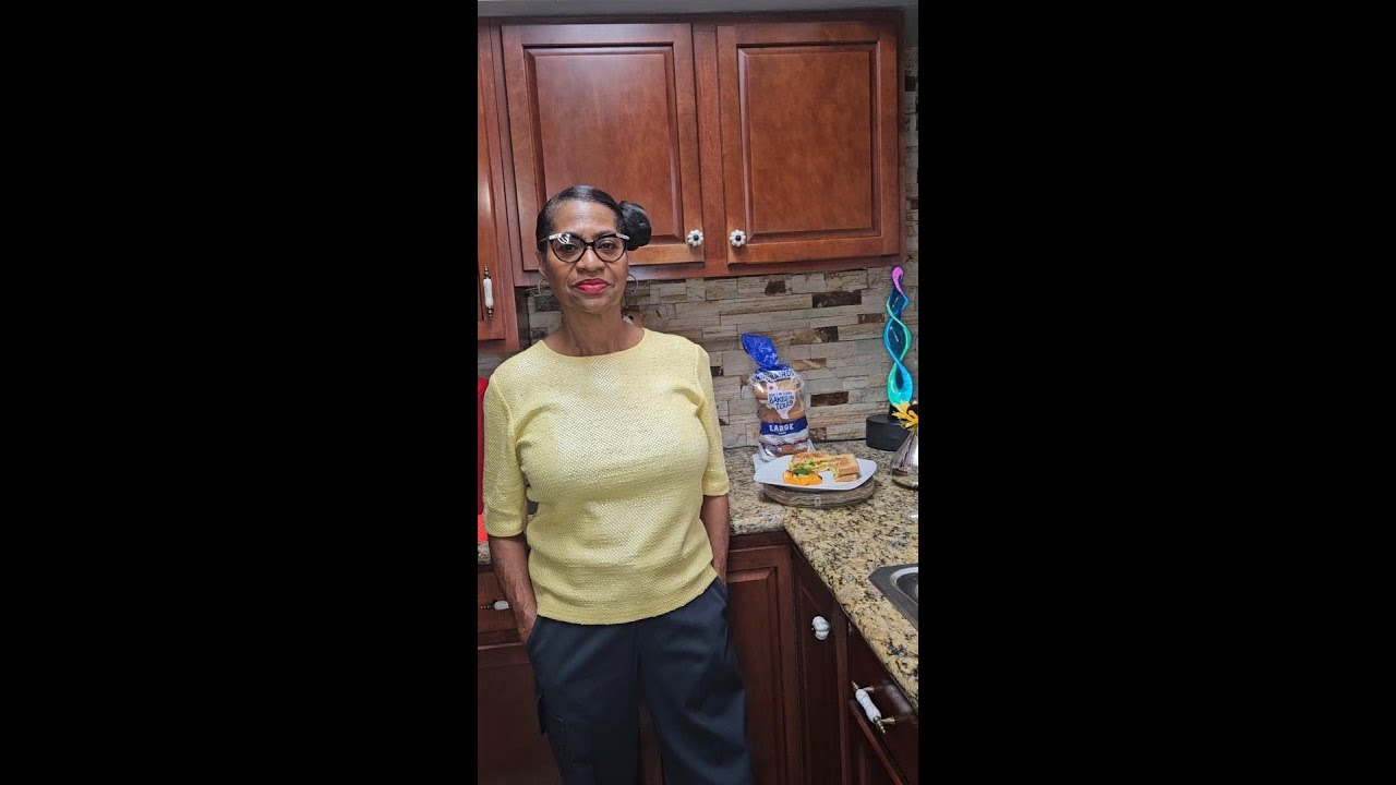 Mrs. Braid's Bread "Sunrise Egg Sandwich" - YouTube