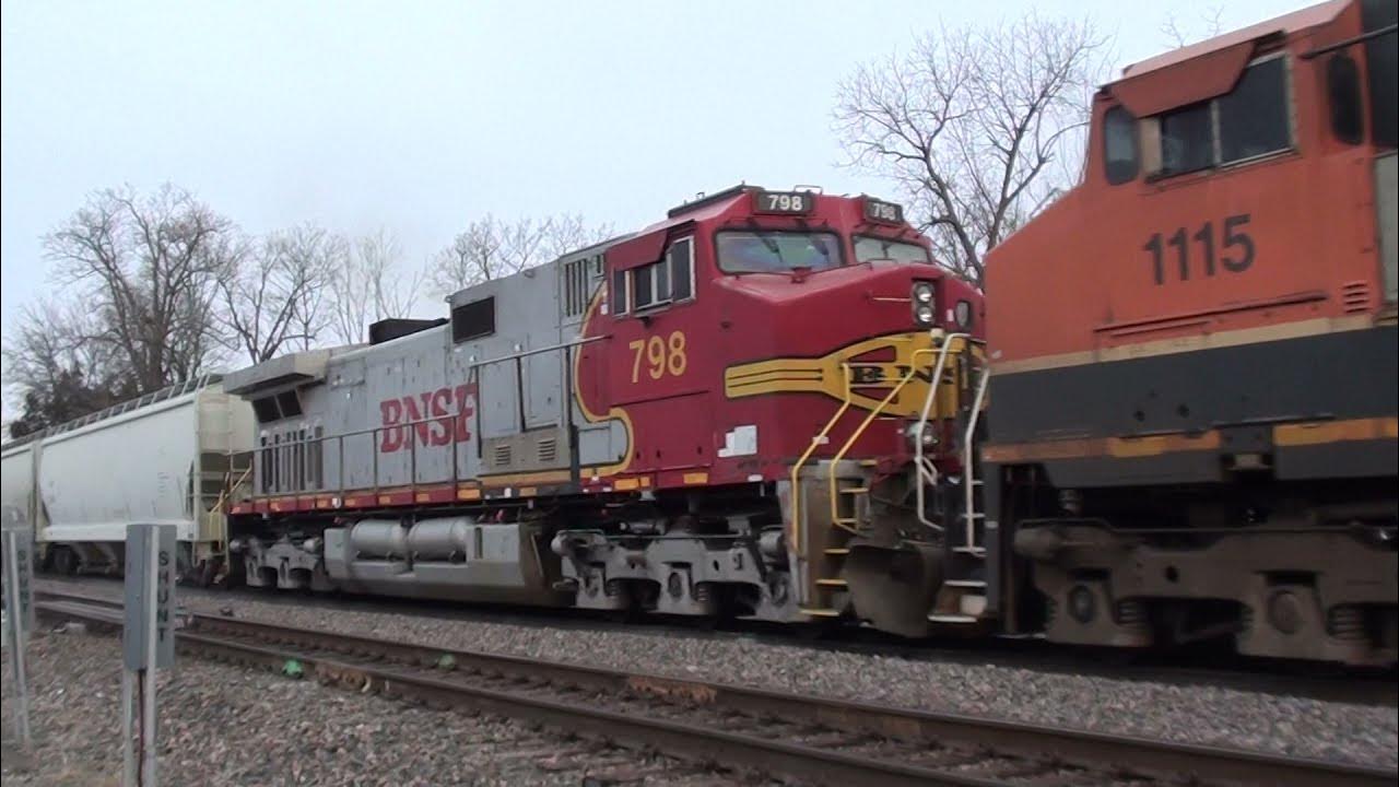 BNSF #726 (BNSF Warbonnet) Leads EB Mixed Freight with Neat Lashup. Olathe, KS 1/8/22 - YouTube