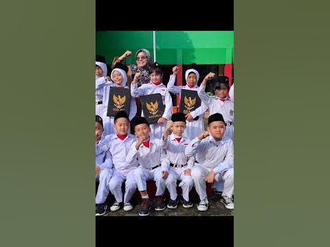 petugas upacara kelas 4.3 di sdn suryakencana - YouTube
