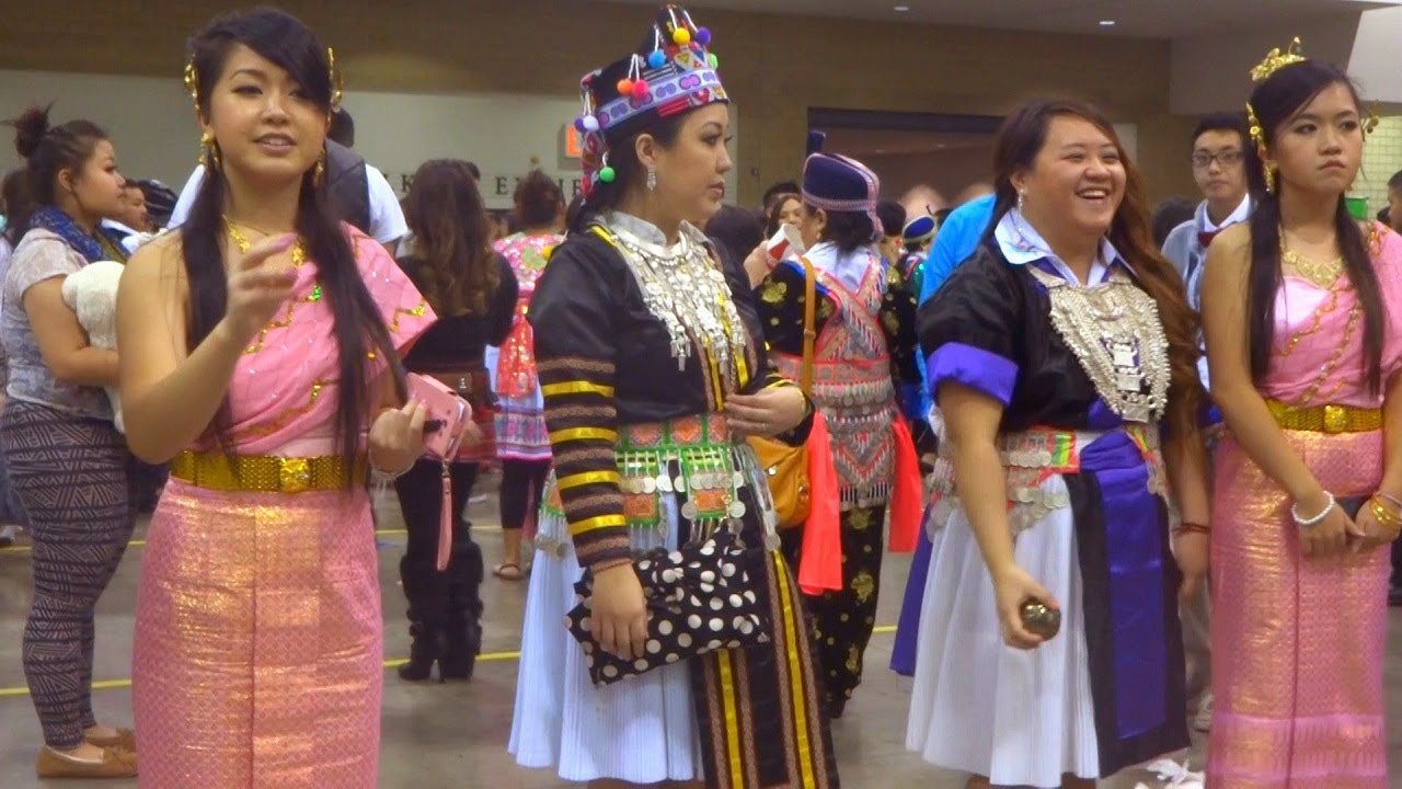 Hmong Minnesota New Year 2013-14 dances 8/8 - YouTube