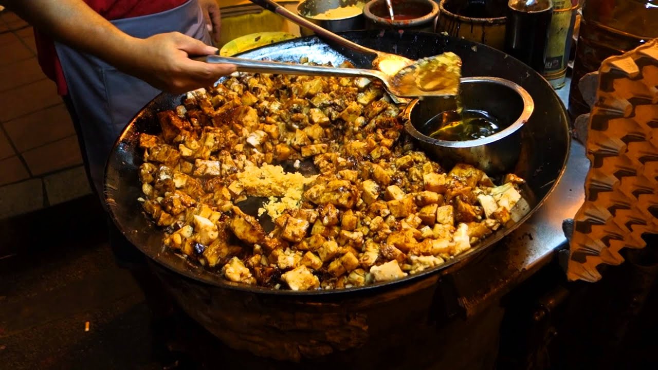 Street Cooking Radish Cake Kuih Lobak, Melaka Malaysia - YouTube