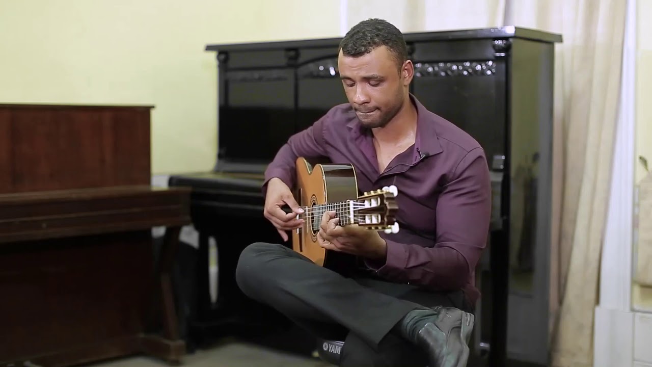 RAPHAEL MORAES - Choro - Brasiliana 13 (Radamés Gnatalli) - YouTube