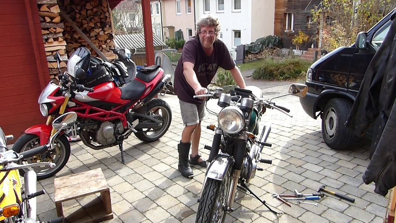 Peter startet seine Norton Commando - YouTube