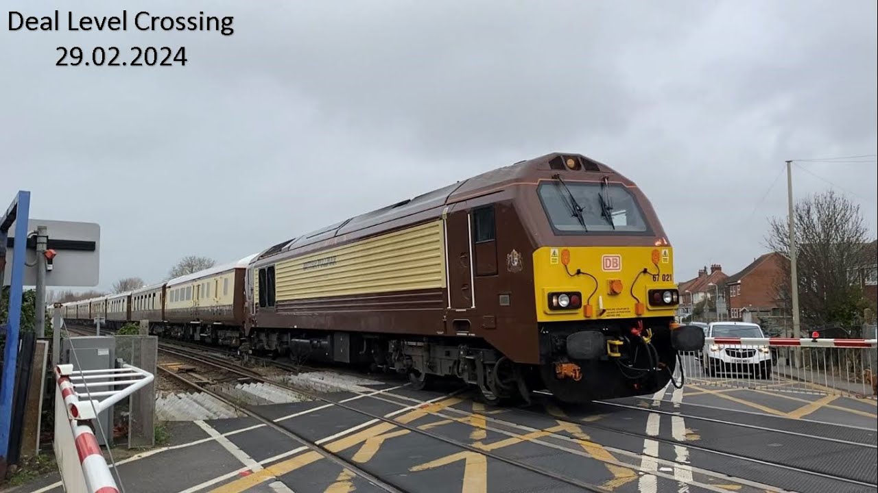 *Diverted Pullman* Deal Level Crossing, 29.02.2024 - YouTube