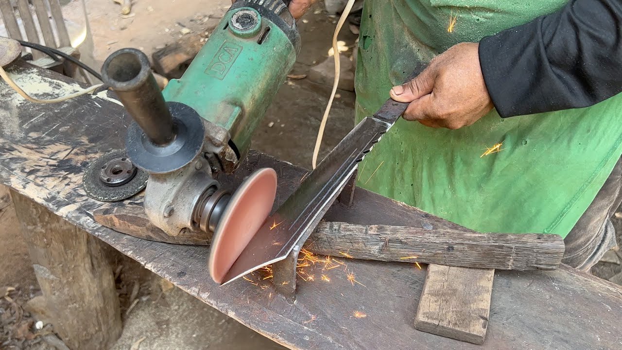 KNIFE MAKING | FORGING A SHARP HUNTING KNIFE FROM THE RUSTY STEEL - YouTube