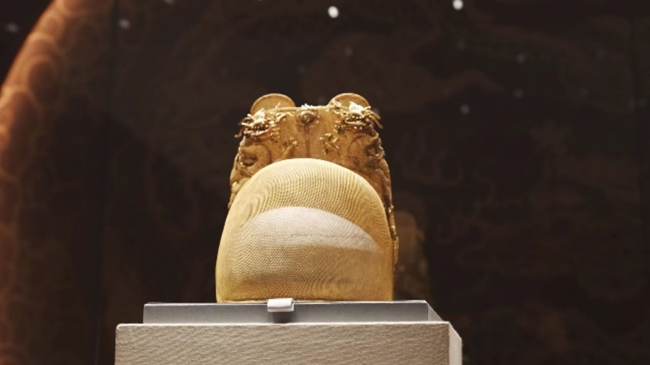 Ming Dynasty royal treasures exhibited in Beijing - YouTube