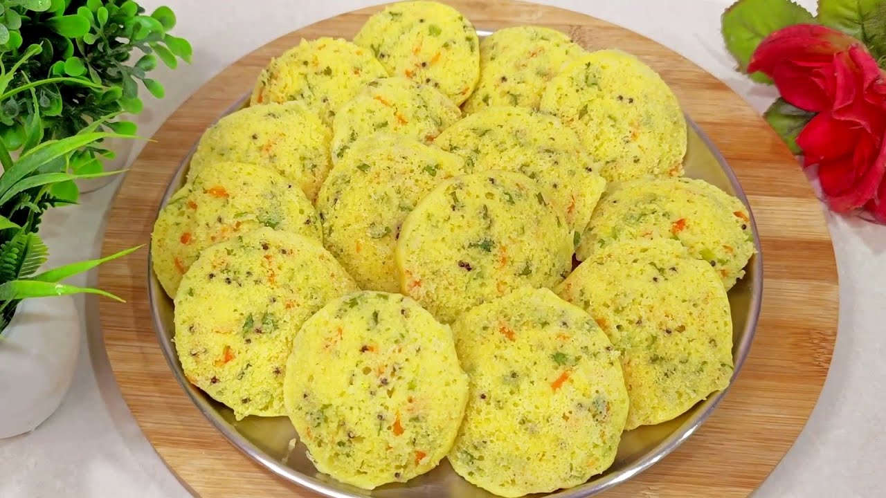 सॉफ्ट और स्वादिष्ट मूंग दाल की इडली | Instant Mung Dal Idli | मूंग दाल ...