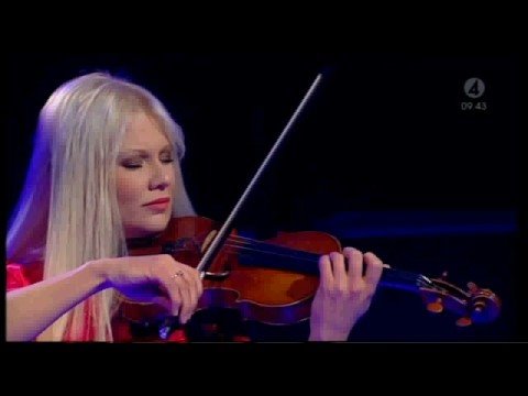 Anna Nygren (features Linda Lampenius) performing Höstvisa - YouTube