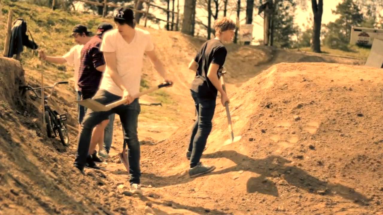 FLOATING DIRT PARK (rozbudowa 2012) by Floating Trippin' Festival - YouTube