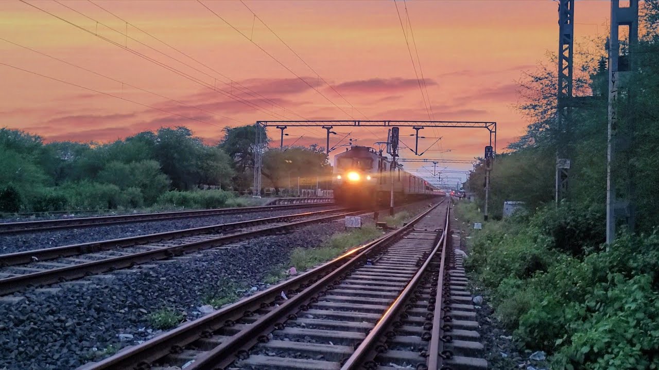 WAP-7 Dangerous 12295 Sanghamitra Express Train - Indian Railways - YouTube