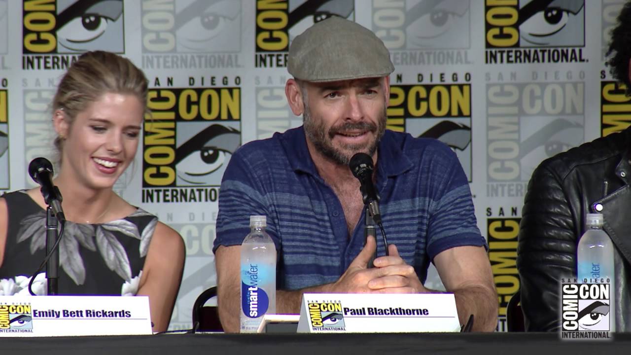 Arrow: 2016 Comic-Con Panel - YouTube