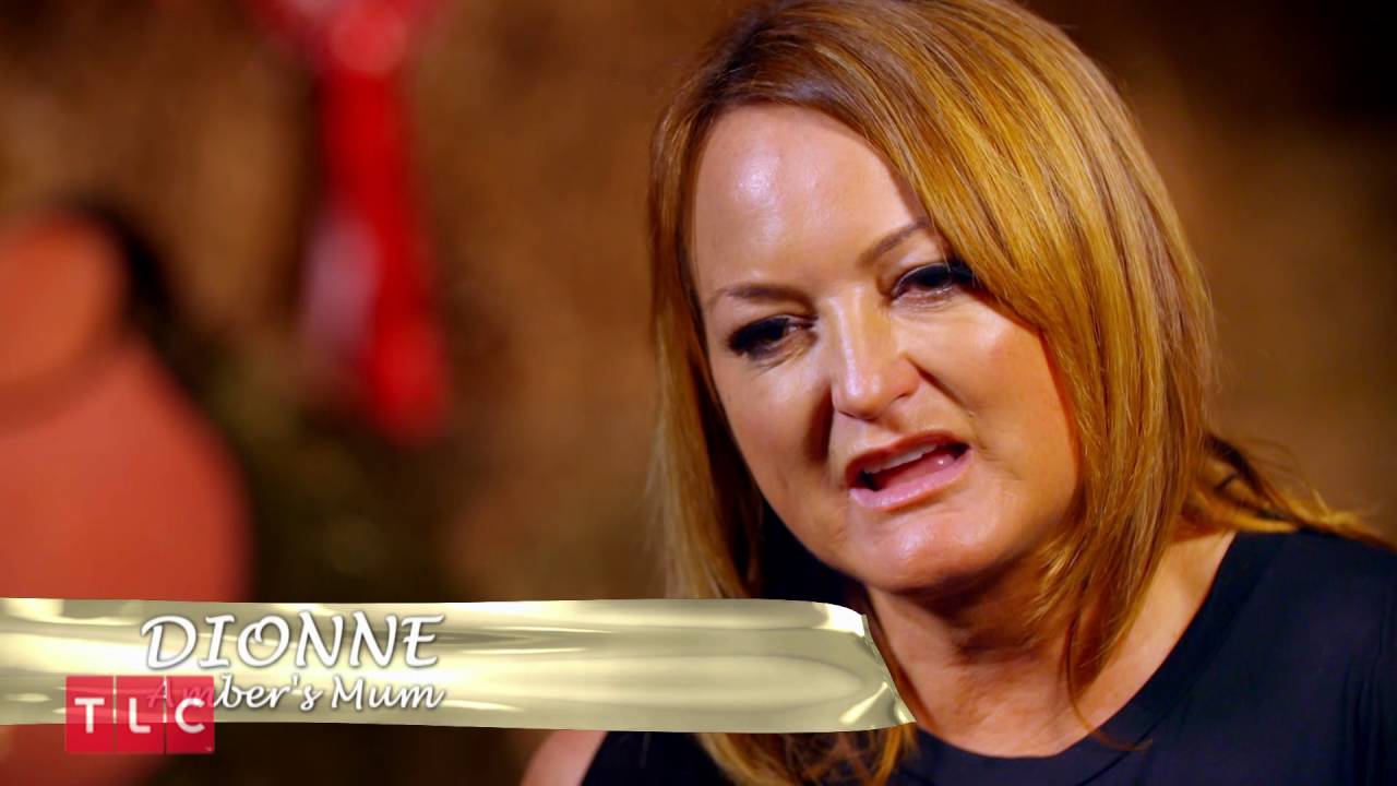 Jane teaches Dionne to plait her horse | Katie Price's Pony Club - YouTube