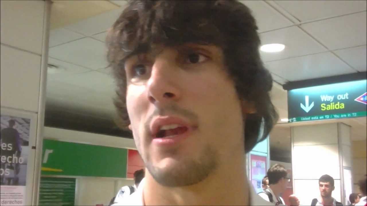 Daniel Diez (jugador U20 Masculino) en Barajas tras el Europeo - YouTube