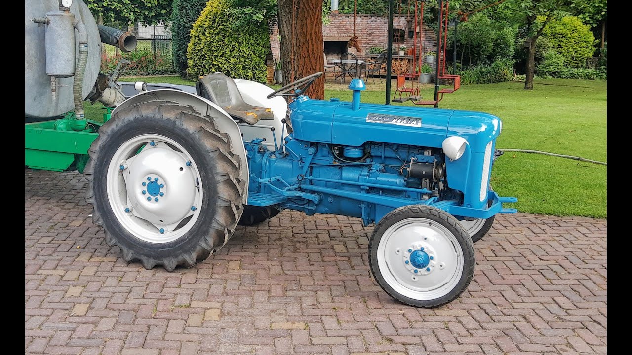 Fordson Dexta - YouTube