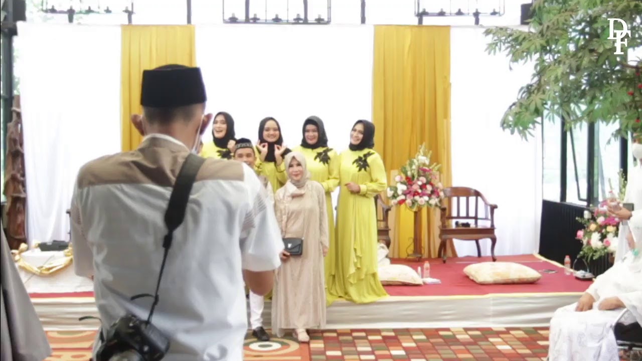 LIVE @ INAKA COFFEE Cimahi - Ustadz Maulana - YouTube