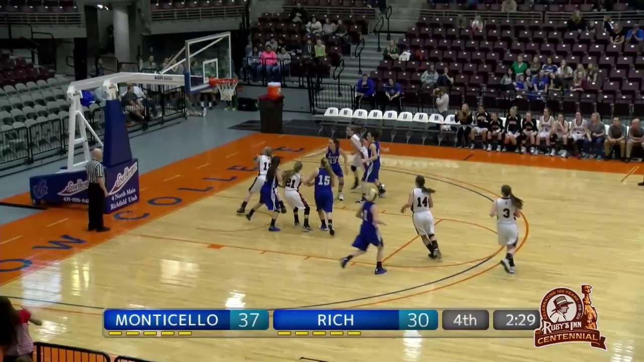 Reeve post up for the basket - YouTube