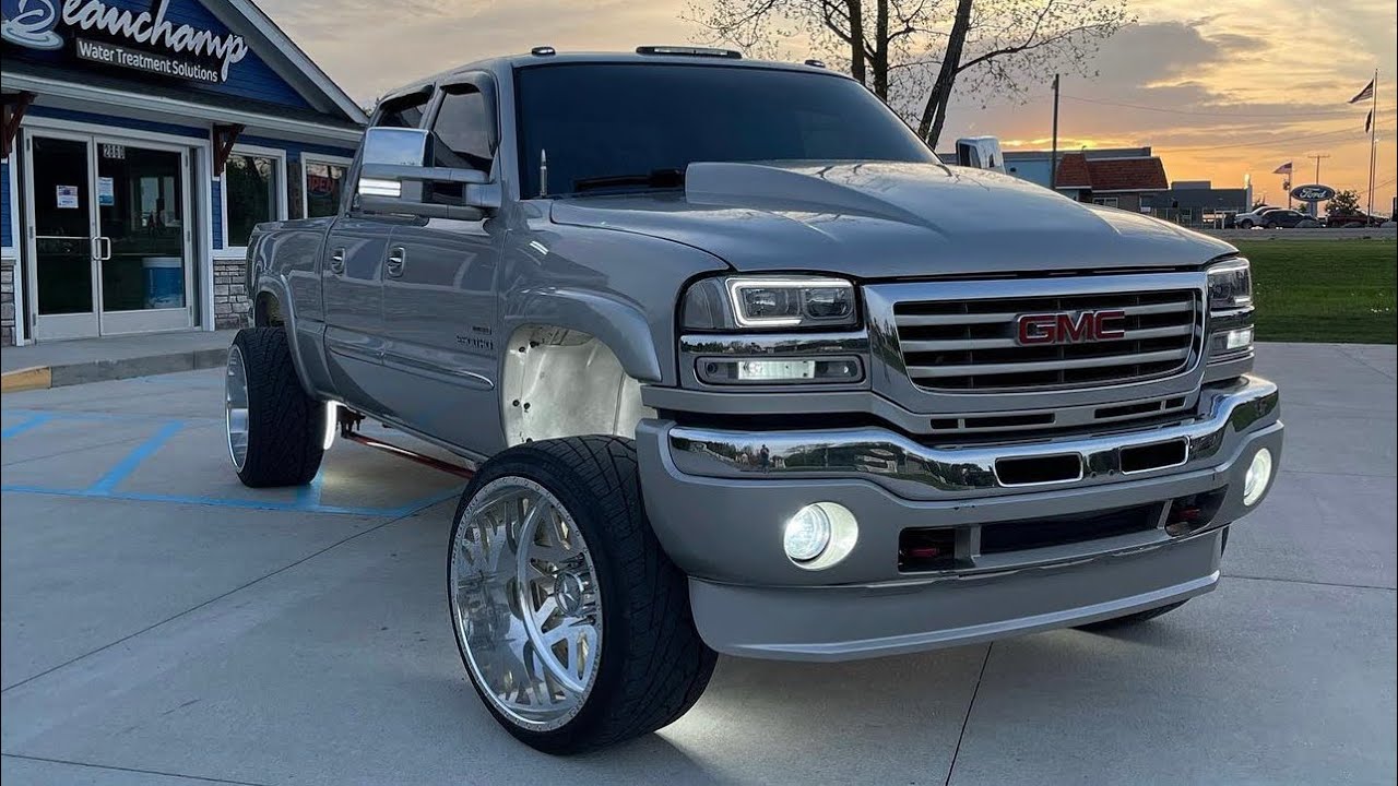 Super Clean LLY Duramax 2500hd - YouTube