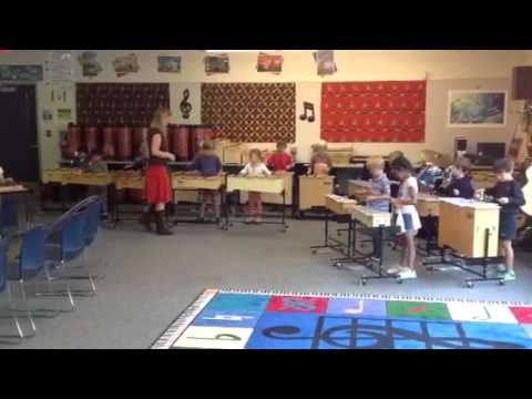 Kindergarteners playing the Orff bells - YouTube