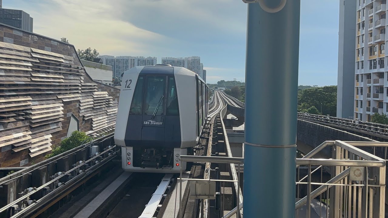SBS Transit SKLRT Crystal Mover C810 [12/30] departing Farmway (West ...