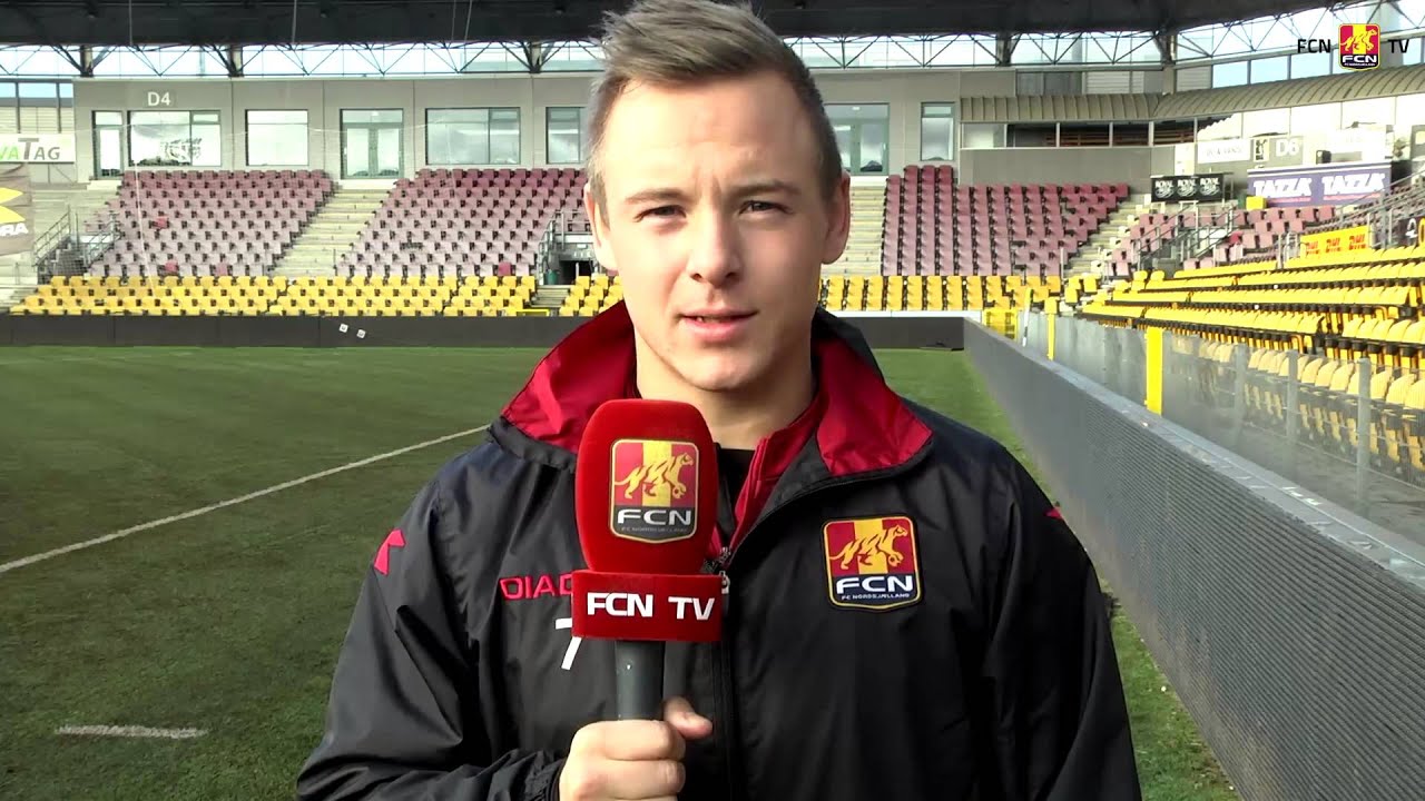 FCN-flag til de første på D-tribunen mod SønderjyskE - YouTube