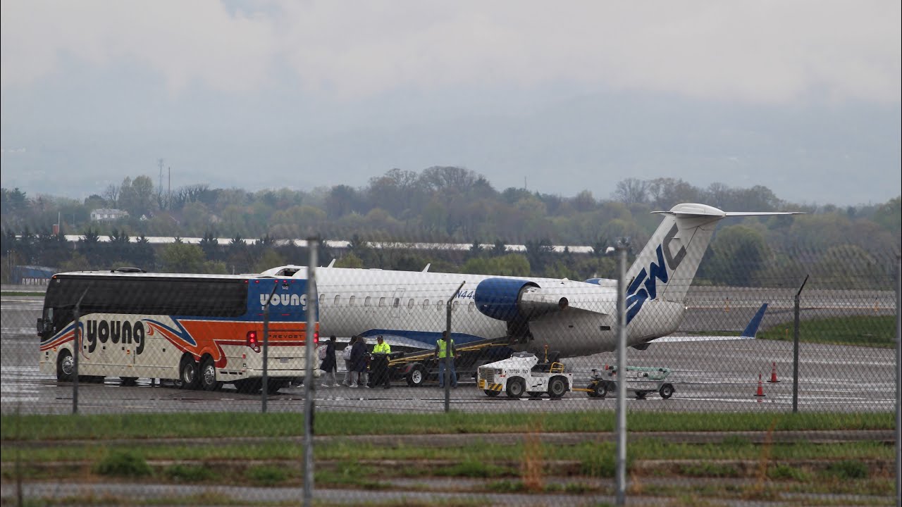 SkyWest Charter Bombardier CRJ-200LR (N446SW) | Notre Dame LaX Charter ...