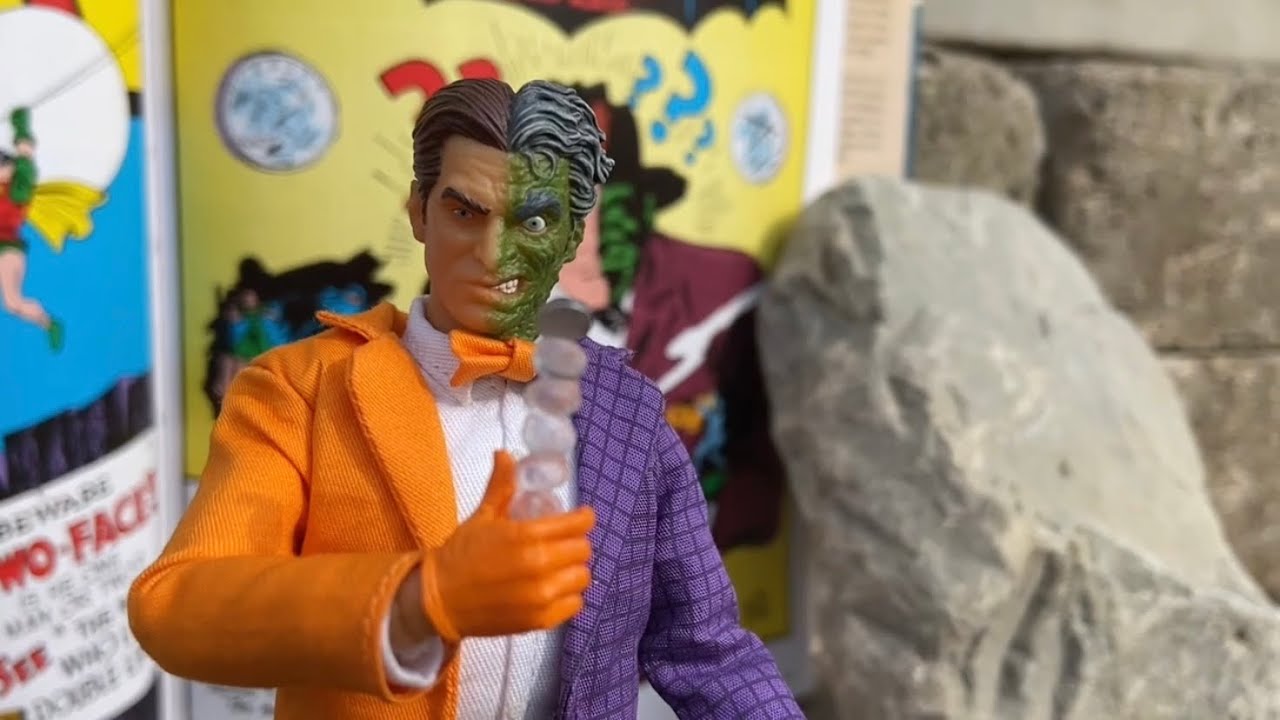 Mezco Toyz two face golden age action figure quick review - YouTube