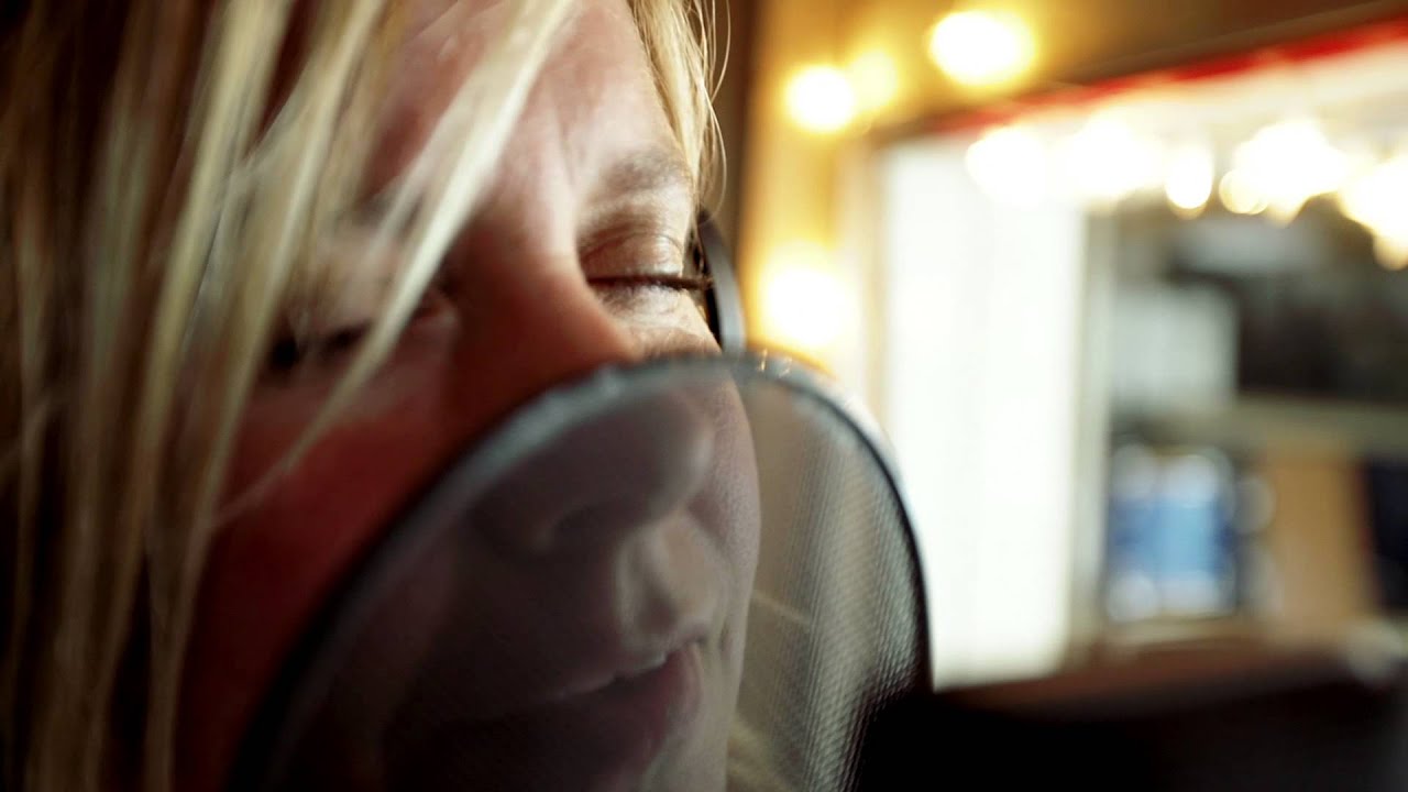 Marie Frank i studiet 2014 Kontinua Wasabi Film - YouTube