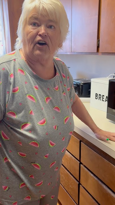 Mom can’t get the microwave to work #funny #prankvideo #comedy #funniestvideo #viralvideo - YouTube