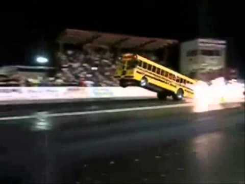 Bus scolaire dragster - YouTube