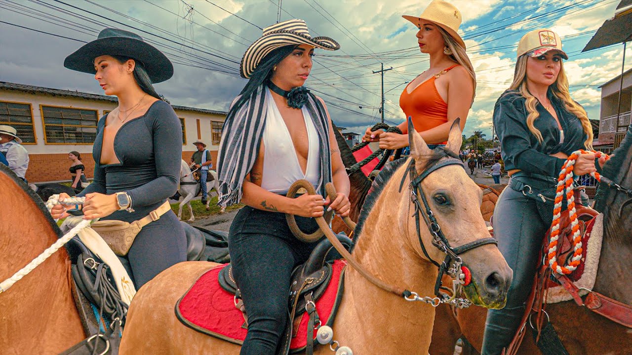 Beautiful Cowgirls Riding in COLOMBIA 😍 #horse #latina - YouTube