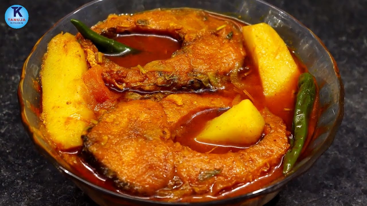 Alu Diye Rui Macher Jhol || Fish Curry Recipe - YouTube