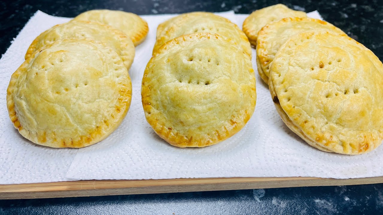 HOW TO MAKE CHICKEN PIE| CHICKEN PIE RECIPE - YouTube
