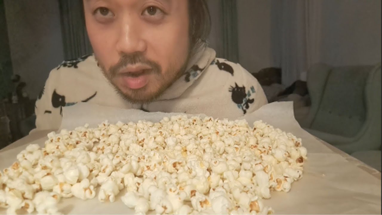 ASMR EATING SOUNDS - POPCORN BAG - YouTube