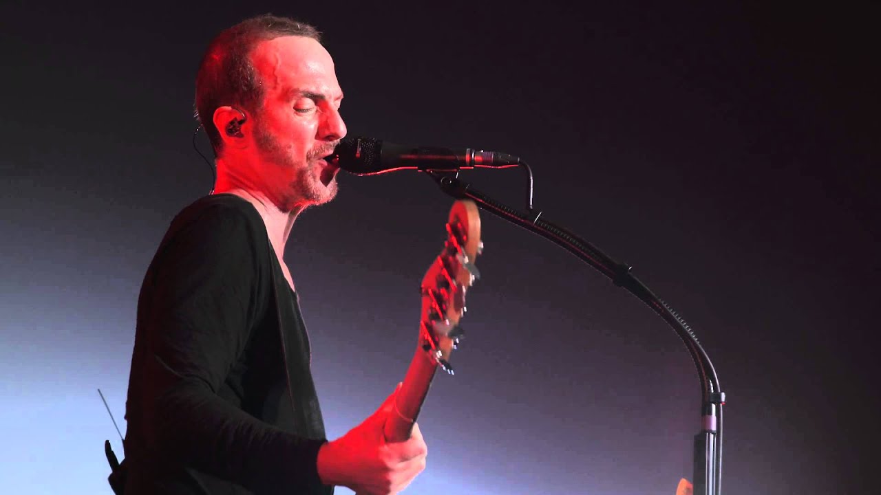 CALOGERO AU CINÉMA - Extrait "UN JOUR AU MAUVAIS ENDROIT" - YouTube