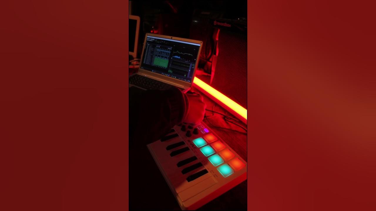 M VAVE SMK 25 MIDI Controller + LMMS - YouTube