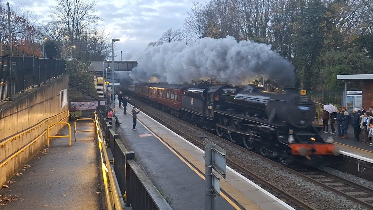 44871 runs through Keynsham on the "Bristol & Bath Christmas Market ...