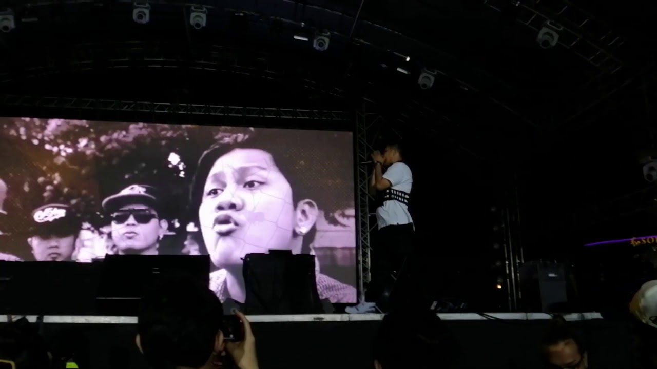 Smugglaz @ The Fliptop Festival - YouTube