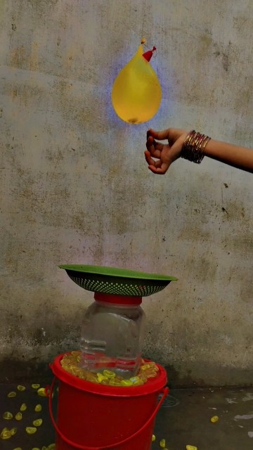 Water fun slow motion balloon popping - YouTube