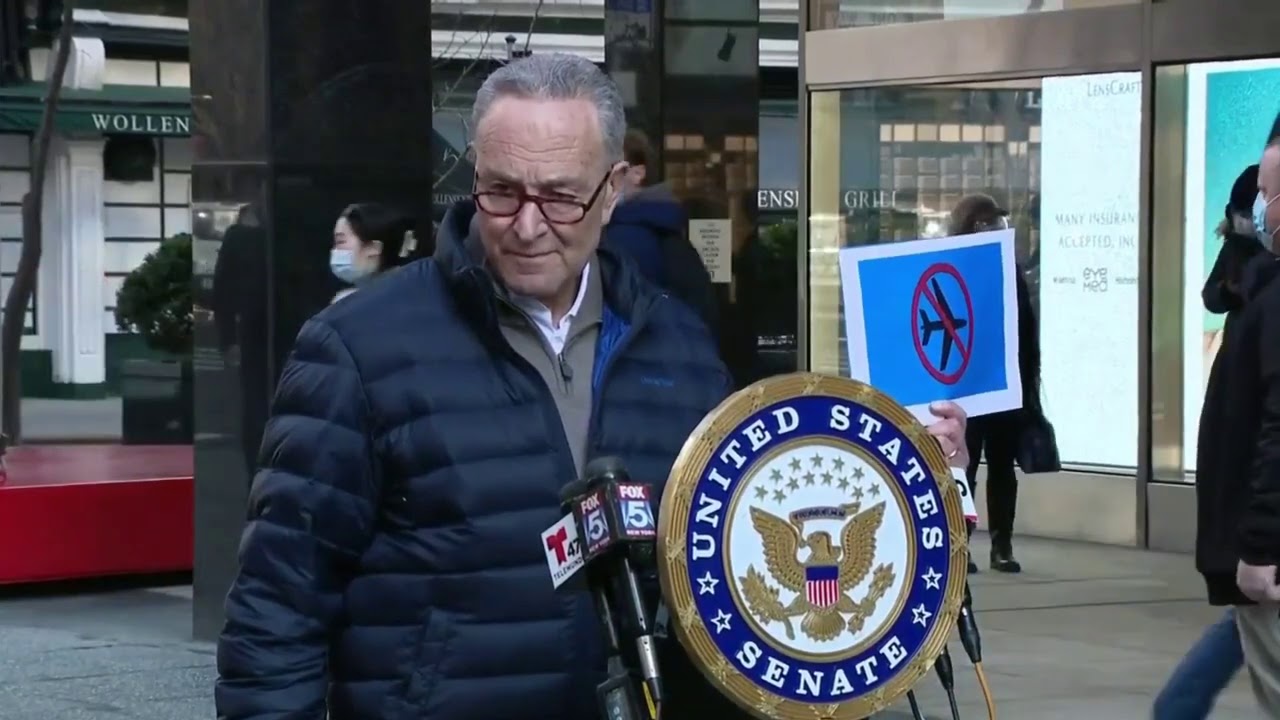 Chuck Schumer Gets DESTROYED By POLICE And Citizens Trying To Hold A ...