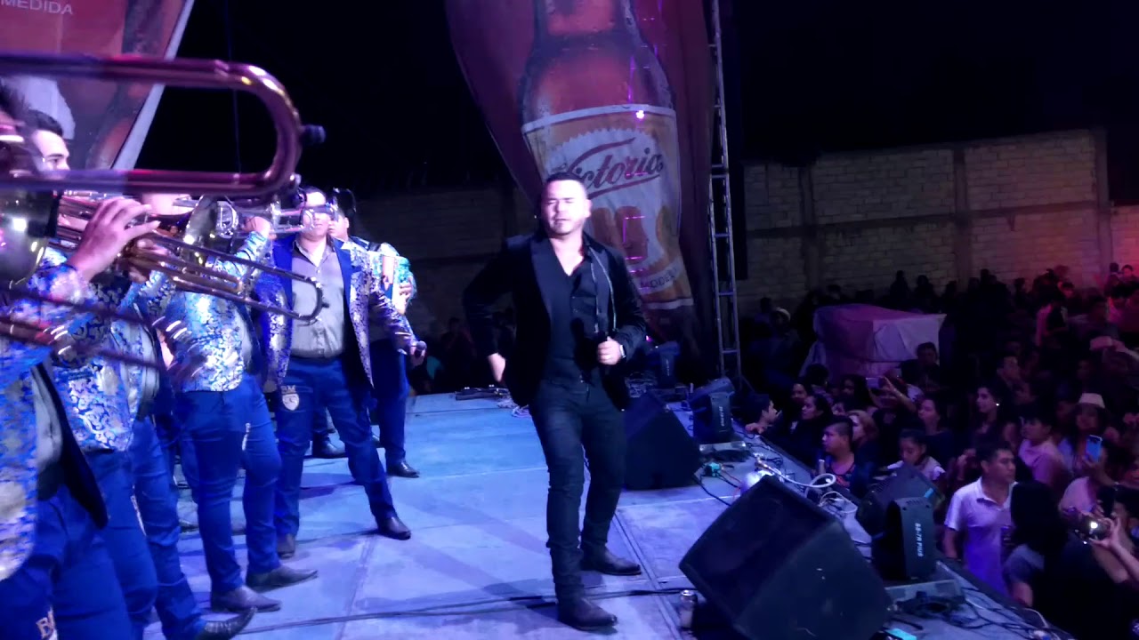 La chona - Claudio Alcaraz y su Banda la Mundial - YouTube