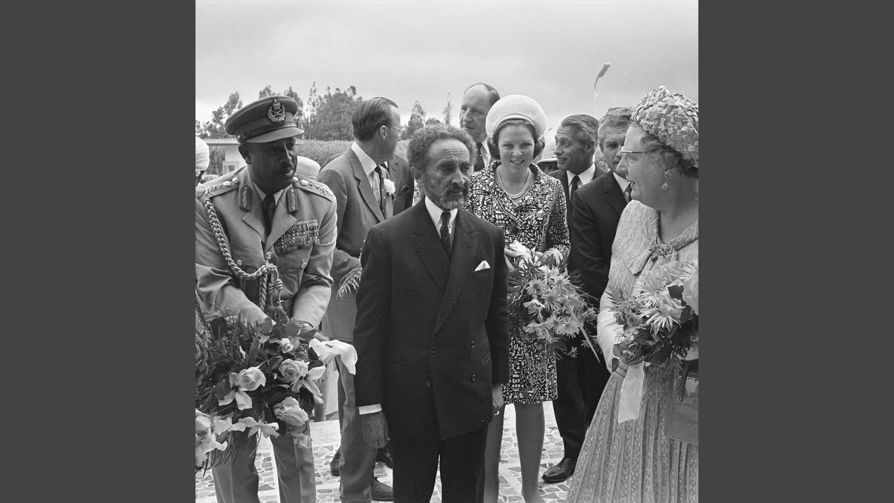 Beyond Borders (feat. Genetix & Phagocyte) - YouTube