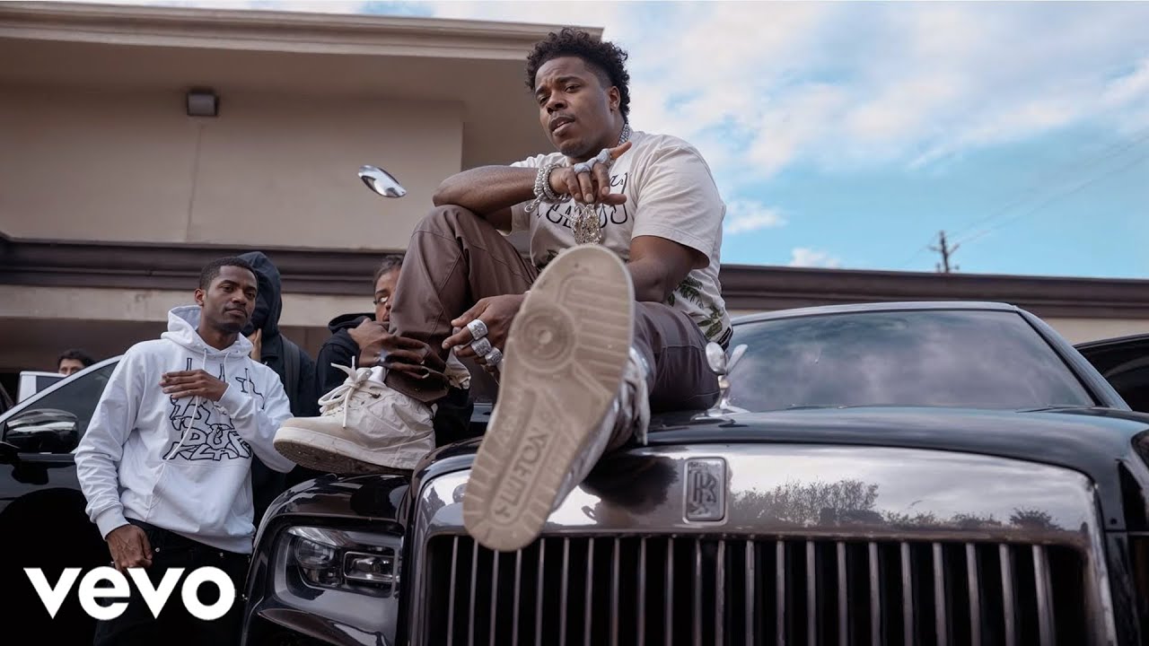 Finesse2Tymes ft. Gucci Mane & Moneybagg Yo - Self Made [Music Video ...