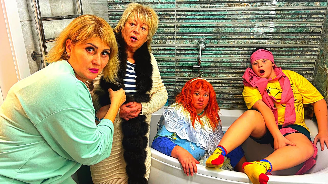 СОСЕДКА ОБМАНЩИЦА НЯНЯ и ДАНИЕЛЬ ОКАЗАЛИСЬ в ТУАЛЕТЕ Youtube