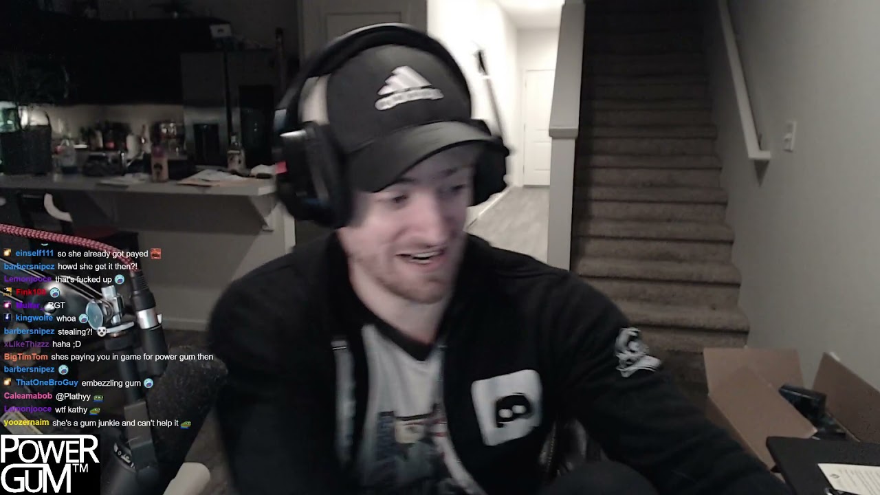 [NW CLIPS] STREAMERS WIFE SHAMELESSLY STEALS GUM | STAYSAFETV - YouTube