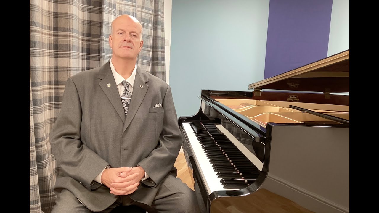 NEIL HILGROVE COLLEDGE PLAYS HAYDN. - YouTube