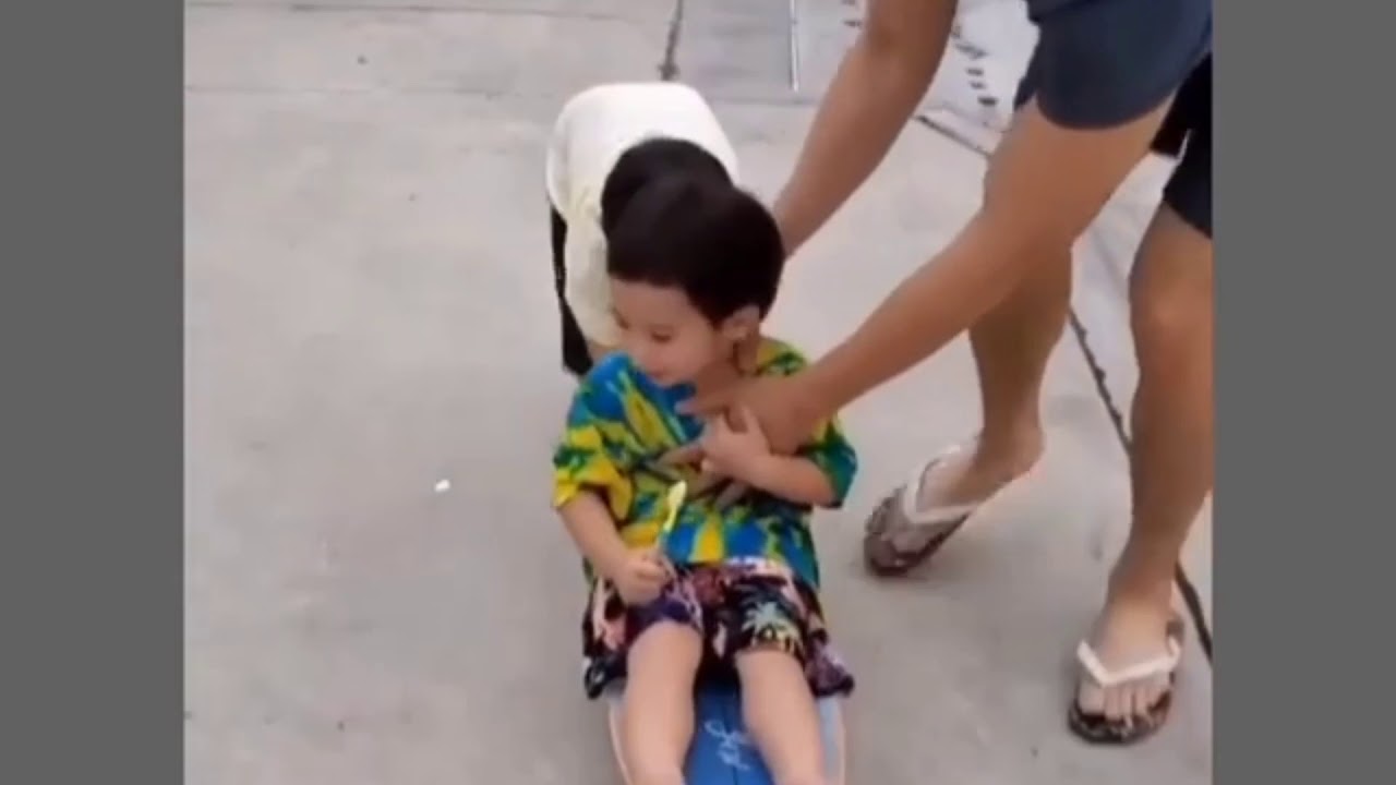 Chompoo Araya play with her twins son's in area of home very lovely🥰 ...