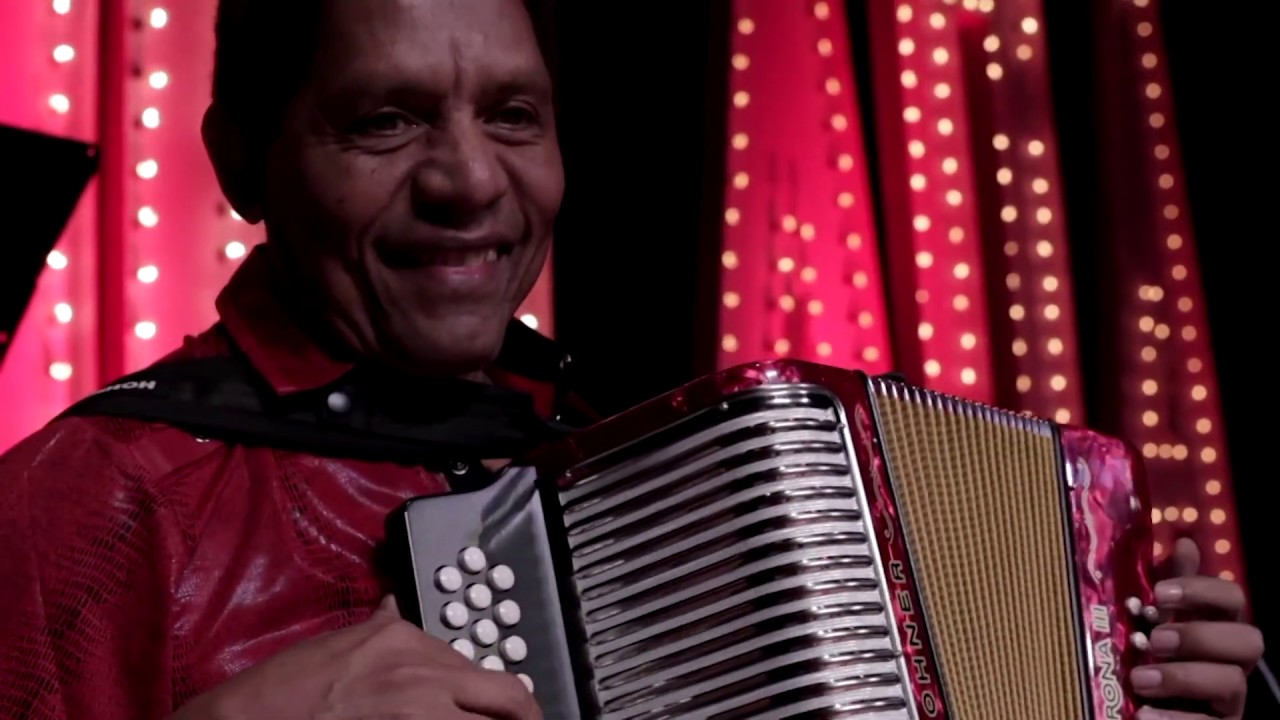 Mermelada Bunch - Mueve (En Vivo) [video] - YouTube