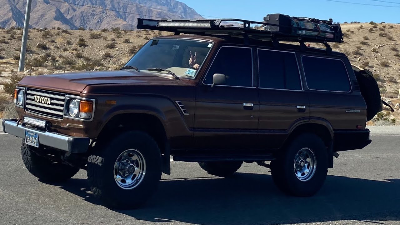 Removing and installing rear side cargo window on an FJ60. Rust repair ...