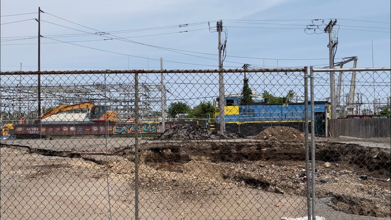 LIRR MP15AC’s Working at Garden Mitchell Field - YouTube